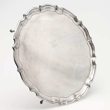 A LARGE SILVER SALVER. Silver & Metals - Silver - Auctionet