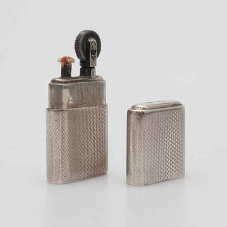 A SILVER CASED PETROL POCKET LIGHTER. Silver & Metals - Silver - Auctionet