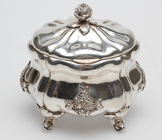 AZUCARERA, plata de ley, estilo rococó, peso aprox. 275,4 gramos. Plata ...