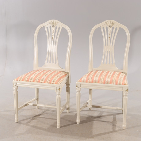 STOLAR, 1 par, "Axet”, vitmålade, gustaviansk stil, 1900-talets andra ...