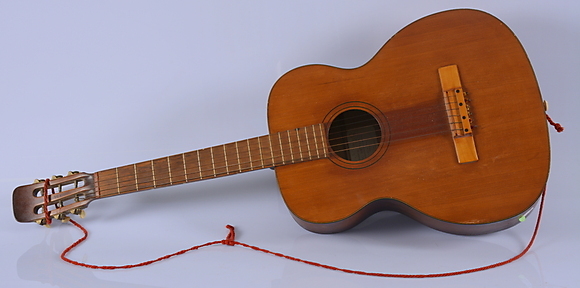 BO WRETLING. Acoustic guitar. Collectables - Musical instruments ...