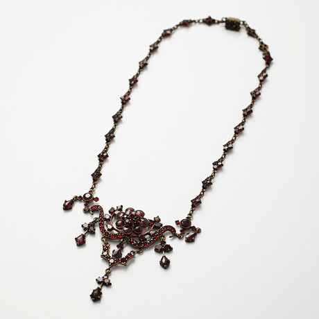 NECKLACE, base metal, faceted garnets, hanging clasps, first half of ...