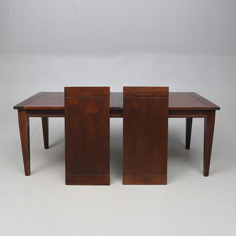 DINING TABLE, 1900/2000s. Furniture - Dining room furniture - Auctionet