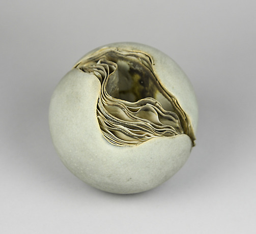 PETER SIMPSON. sphere object. Ceramics & Porcelain - European - Auctionet