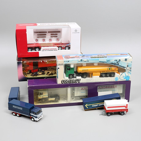 COLLECTOR CARS, tractors with trailers, as well as Formula 1 stables ...