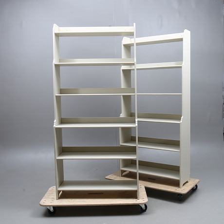 BOKHYLLOR, ett par, grålackerade. "Leksvik", ur IKEAs 1700-talsserie ...