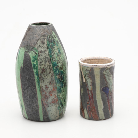 DIANA BURNETT. A STUDIO POTTERY STONE WARE VASE AND A BRUSHPOT ...