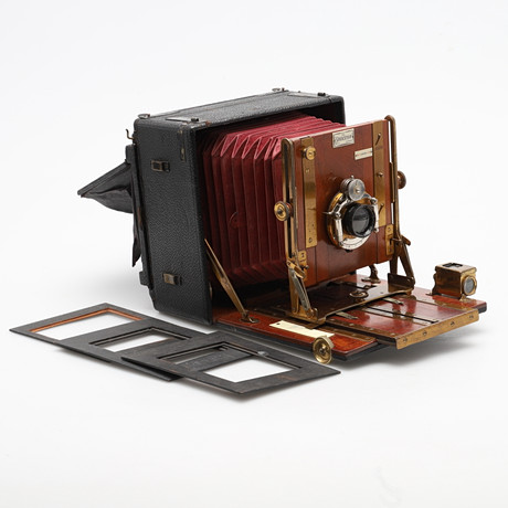 AN EARLY 20TH CENTURY 'THE SANDERSON' QUARTER PLATE MAHOGANY FIELD ...