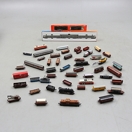 MODEL TRAIN different brands for direct current. 2 trams, a wire bus, 2 ...