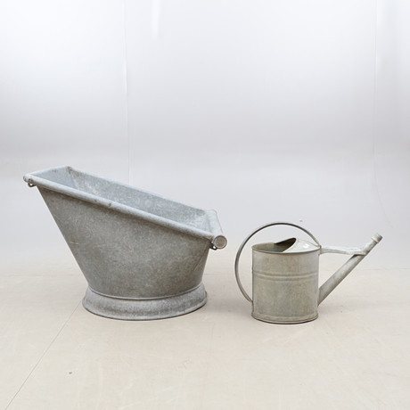 BALJA, samt VATTENKANNA. Silver & Metall - Övriga metallföremål - Auctionet