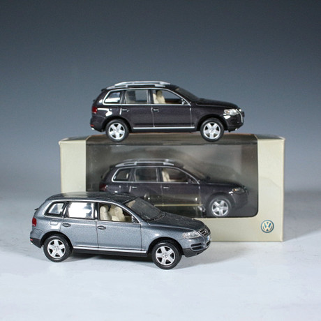 PAUL'S MODEL ART, MINICHAMPS. 'Volkswagen Touareg', scale 1:43, 3 ...