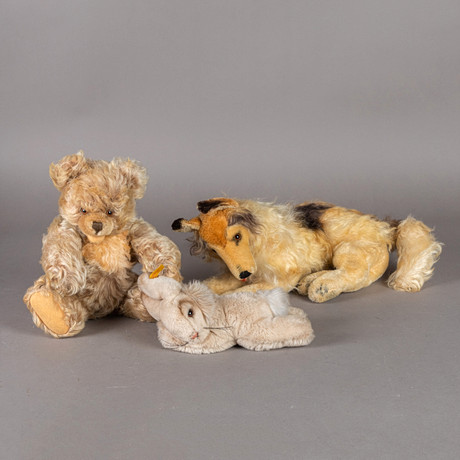 STEIFF. Steifftiere kanin liggande, Schäfer liggande, ledad nalle. Leksaker - Leksaker - Auctionet