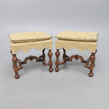 WILLIAM OCH MARY, ETT PAR REKTANGULÄRA STOLAR. Möbler - Soffor ...