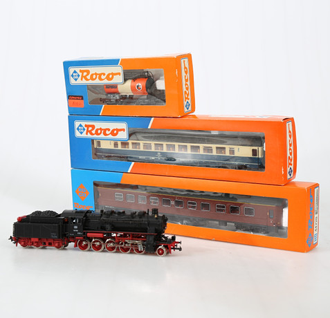 LOCOMOTIVES AND WAGONS, 4 parts, Roco. Toys - Toys - Auctionet