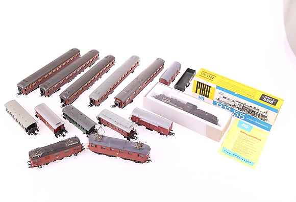 MODEL RAILWAY, 12 carriages + 3 locomotives, second half of the 20th ...