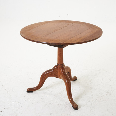 TABLE on pillar base, around 1800, oak. Furniture - Tables - Auctionet