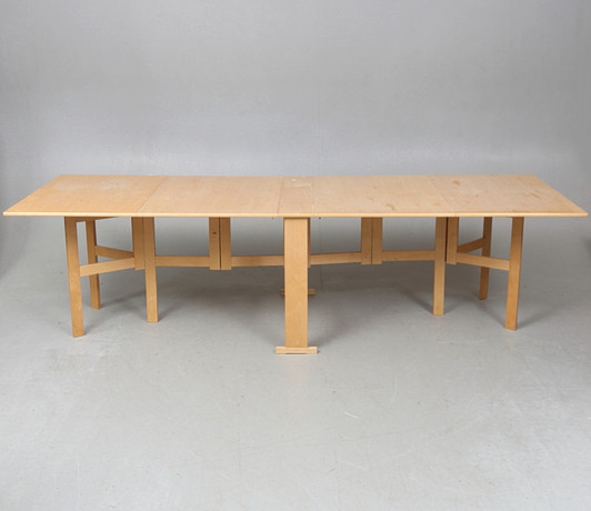 BATTLE TABLE. Furniture - Tables - Auctionet