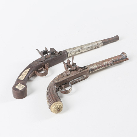 2 REPLICA PISTOLS and POWDER BOTTLE, 1900s. Weapons & Militaria - Guns ...