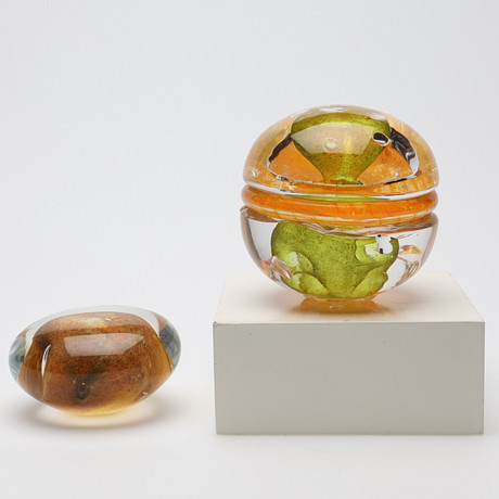 GLASKONST, 2 st. osignerade. Glas - Konstglas - Auctionet