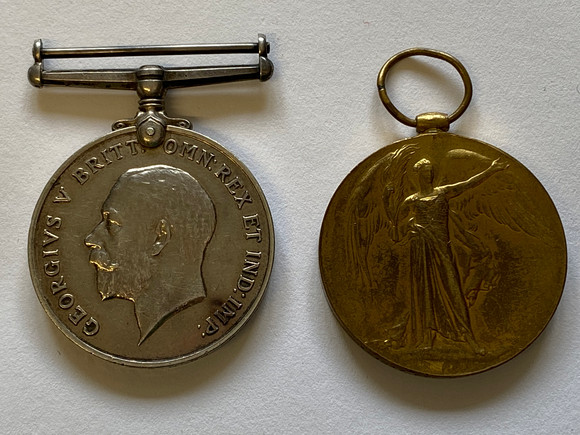 ETT FÖRSTA VÄRLDSKRIGSPAR TILL SERVICEKÅREN. Mynt, Medaljer & Frimärken ...