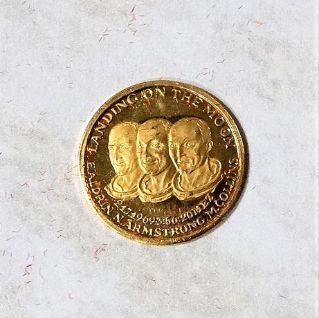GOLD COIN: Motif: LANDING ON THE MOON. Coins, Medals & Stamps - Coins ...