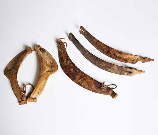 LOKOR, för ren, trä, 17/1800-tal, varav ett bogträ daterat 1720 ...