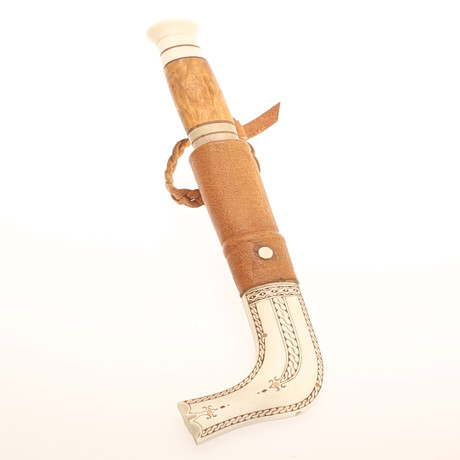 LARS-ERIK HUUVA. Sami knife, horn, Masur birch, monogram signed "LEH ...