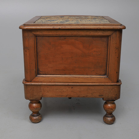A VICTORIAN MAHOGANY BIDET, CIRCA 1860. Furniture - Other - Auctionet