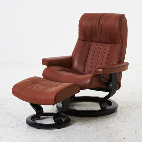 SPINNING CHAIR with footstool, Stressless Crown large, leather ...