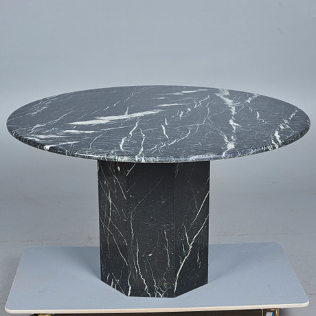 Bord/matbord, marmor, 1970-tal. Möbler - Bord - Auctionet