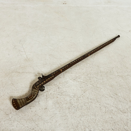 RIFLE SNAPLOCK, África del Norte, siglo XIX, incrustaciones en nácar y ...