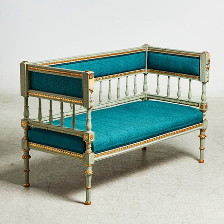 SOFA, obra de Gustavian Lindome, con el escudo de armas de la noble ...