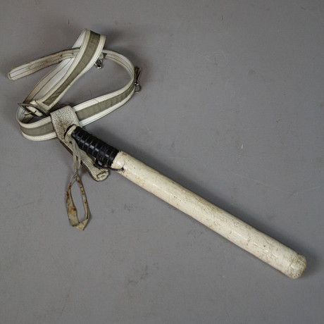 BATONG, 50-tal i bälte. Vapen & Militaria - Övrig militaria - Auctionet