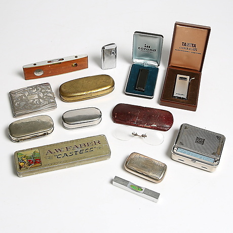 SNUS / CIGARETTE BOXES, LIGHTERS, etc. 1900s. Miscellaneous ...
