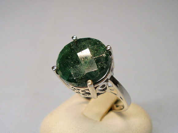 DAVID SIGAL SMARAGD RING. Smycken & Ädelstenar - Ringar - Auctionet