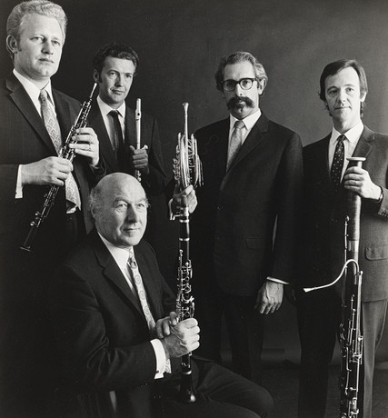 DONALD SOUTHERN. KAKSI HOPEAA GELATINIA. Taide - Valokuvaus - Auctionet