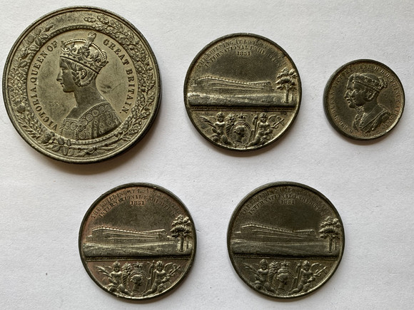 A COLLECTION OF 1851 GREAT EXHIBITION SOUVENIR MEDALS. Coins, Medals ...