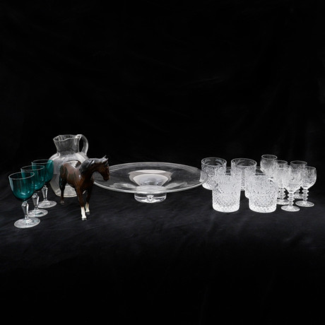 A SET OF SIX STUART DIAMOND AND SPLIT CUT PATTERN WHISKY GLASSES. Glass ...