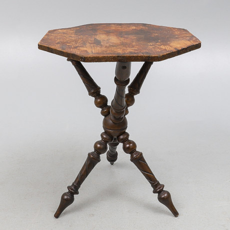 A VICTORIAN WALNUT GYPSY TABLE, CIRCA 1880. Furniture - Tables - Auctionet