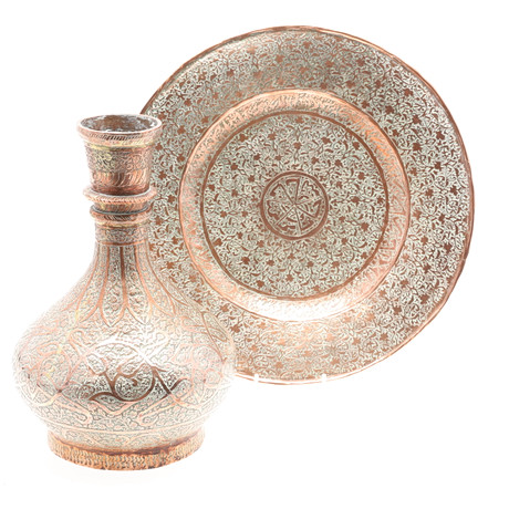 EN INDISK BENARES WARE POLERAD KOPPAR VATTENPIPA BAS OCH CIRKULÄR ...