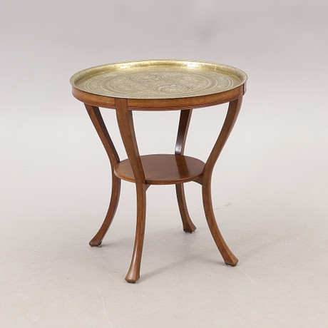 RÖKBORD, trä och mässing, 1900-talet. Möbler - Bord - Auctionet