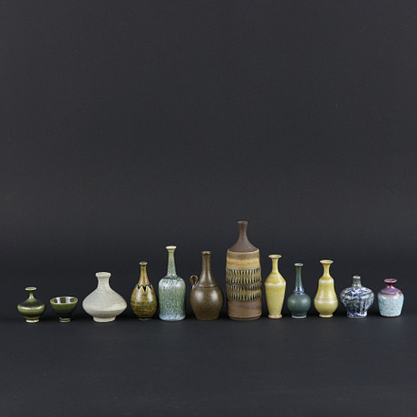 MINIATYRER, 12 st. glaserat stengods, signerade, delvis Höganäs ...