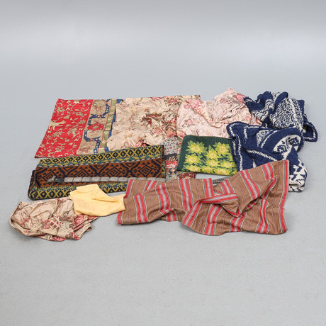 ETT LINNE LAKAN. Mattor & Textil - Textil - Auctionet