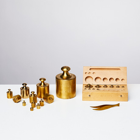 VIKTER, mässing, ca 21 st samt pincett och mindre vikter, 1900-tal ...