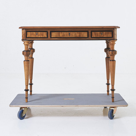 TISCH, Neorenaissance-Stil, Schubladen in der Umrandung, um 1900. Möbel ...