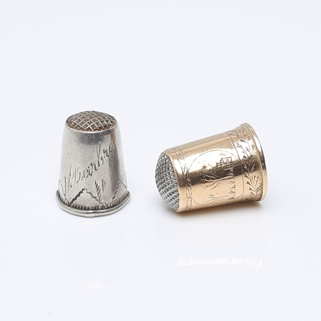 FINGERBORGAR, 2 st, guld 18K respektive silver, otydliga stämplar ...