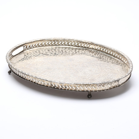 BRICKA, orientalisk, vitmetall, signerad. Silver & Metall - Silver ...