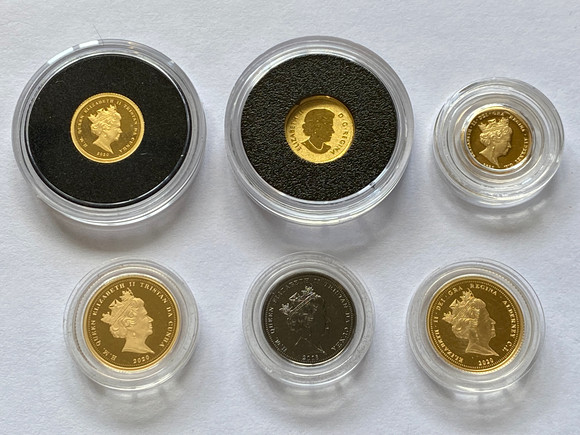 A SMALL COLLECTION OF MINIATURE GOLD AND SIMILAR COINS. Coins, Medals ...