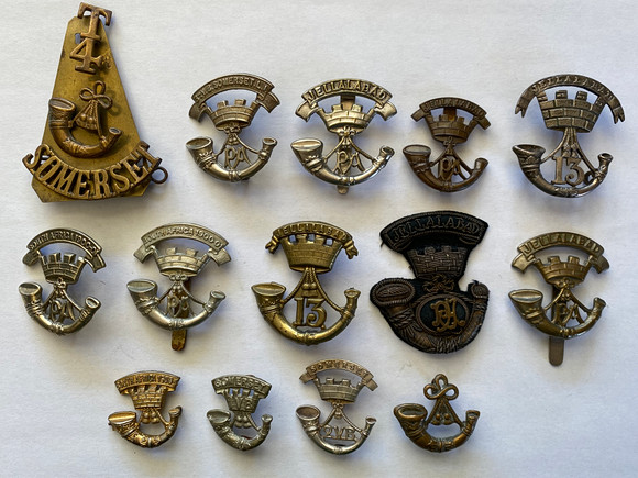 A COLLECTION OF SOMERSET LIGHT INFANTRY CAP BADGES AND SIMILAR ITEMS ...