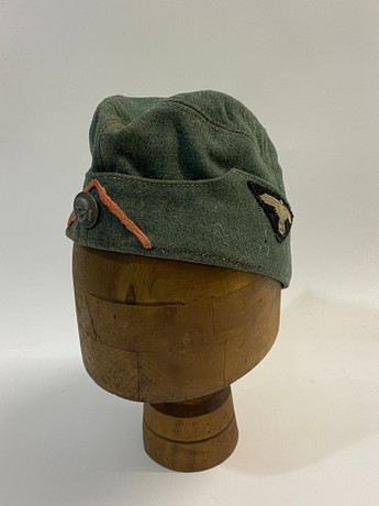 A SECOND WORLD WAR GERMAN WAFFEN-SS FORAGE CAP. Weapons & Militaria ...